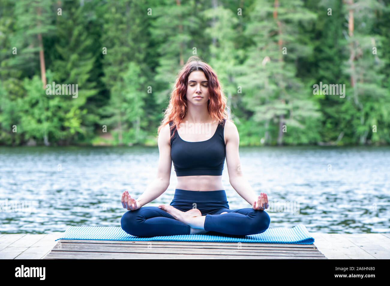 Lotus position -Fotos und -Bildmaterial in hoher Auflösung – Alamy