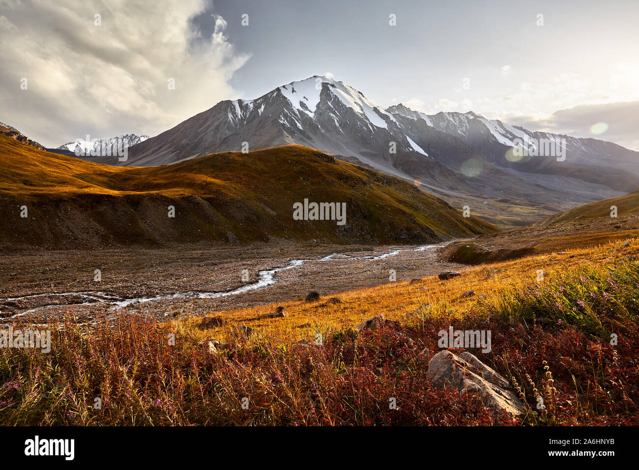 Berge Schnee Gipfel Landschaft Stockfotos und -bilder Kaufen - Alamy