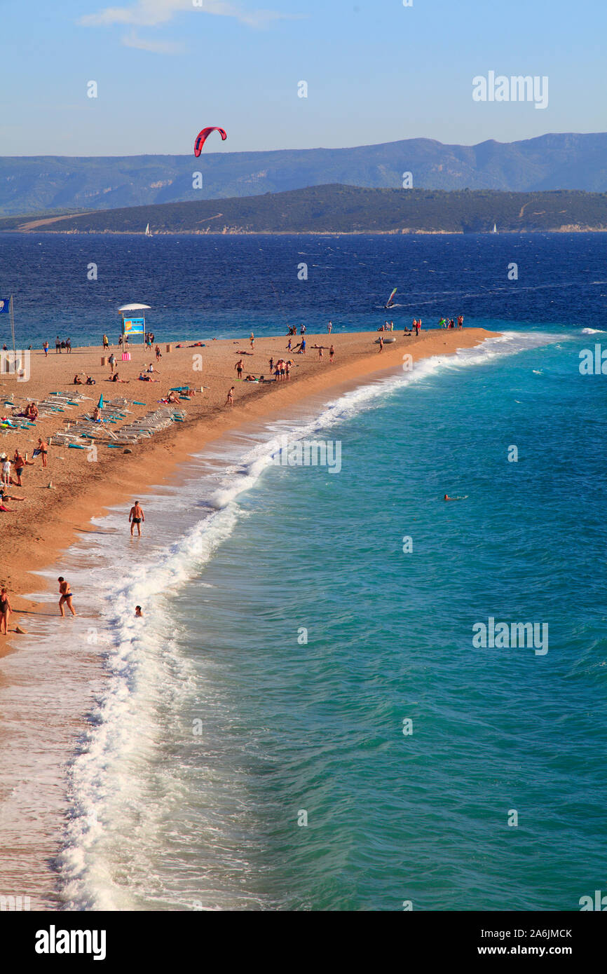 Kroatien, Insel Brac, Bol, Strand Zlatni Rat, Menschen Stockfotografie ...