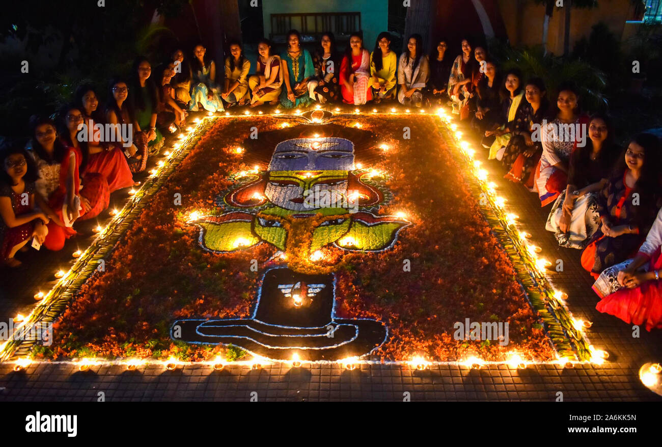 Rangoli nachtfoto -Fotos und -Bildmaterial in hoher Auflösung – Alamy