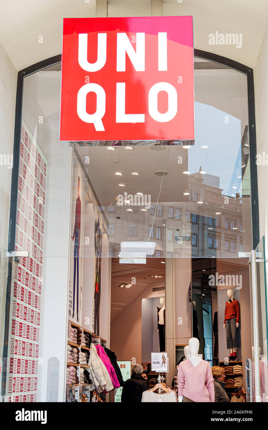 Uniqlo exterior -Fotos und -Bildmaterial in hoher Auflösung – Alamy