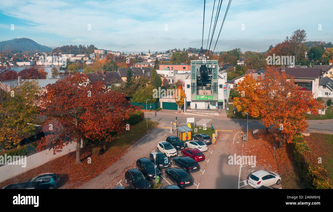 Außenansicht von der Talstation der Grünberg Seilbahn, von der Gondel ...