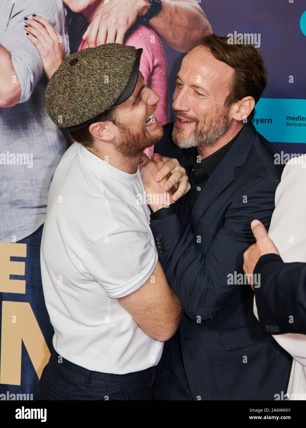 Berlin, Deutschland. 28 Okt, 2019. Die Schauspieler Frederick Lau (l ...