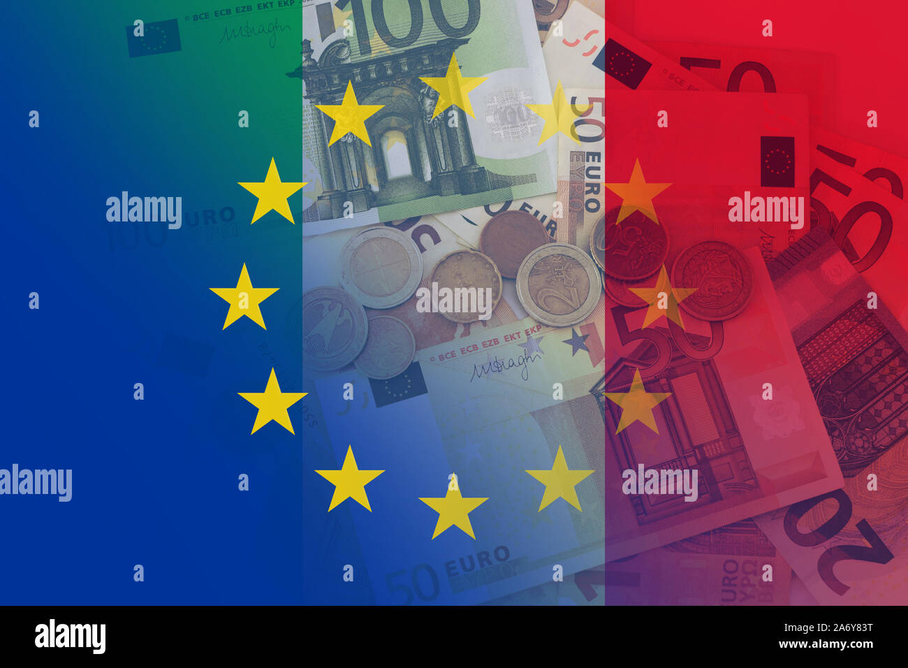 Europa Fahne und italienische Flagge mit Euro-Banknoten und -Münzen als ...