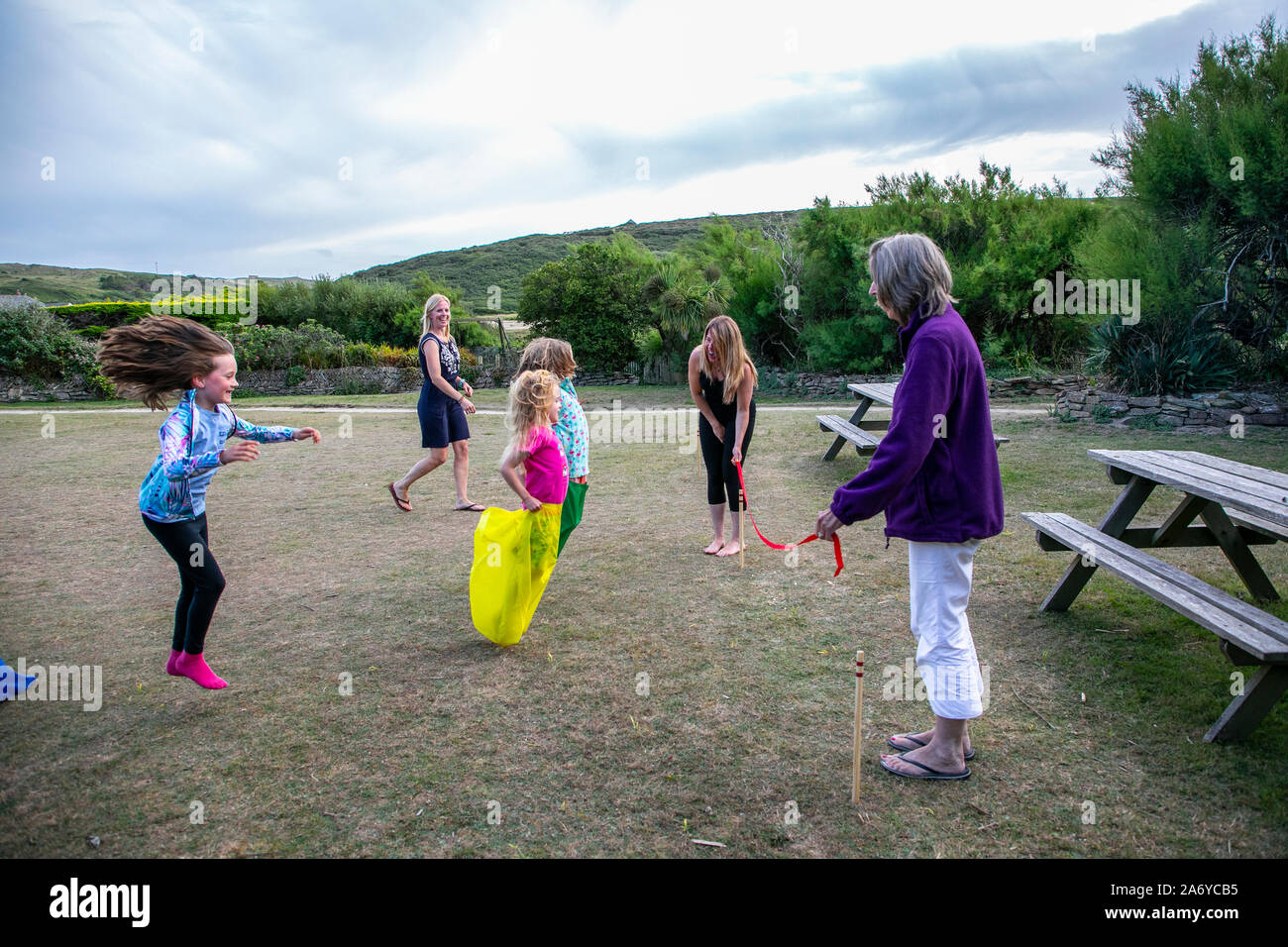 Kinder mit ihren eltern am strand -Fotos und -Bildmaterial in hoher ...