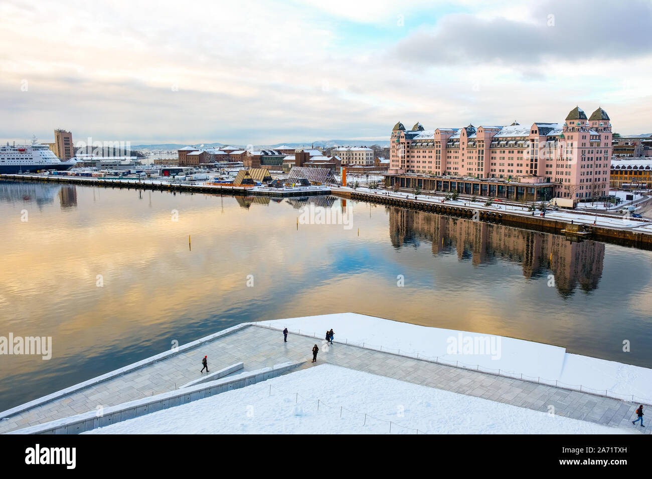 Oslo opera house snow -Fotos und -Bildmaterial in hoher Auflösung – Alamy