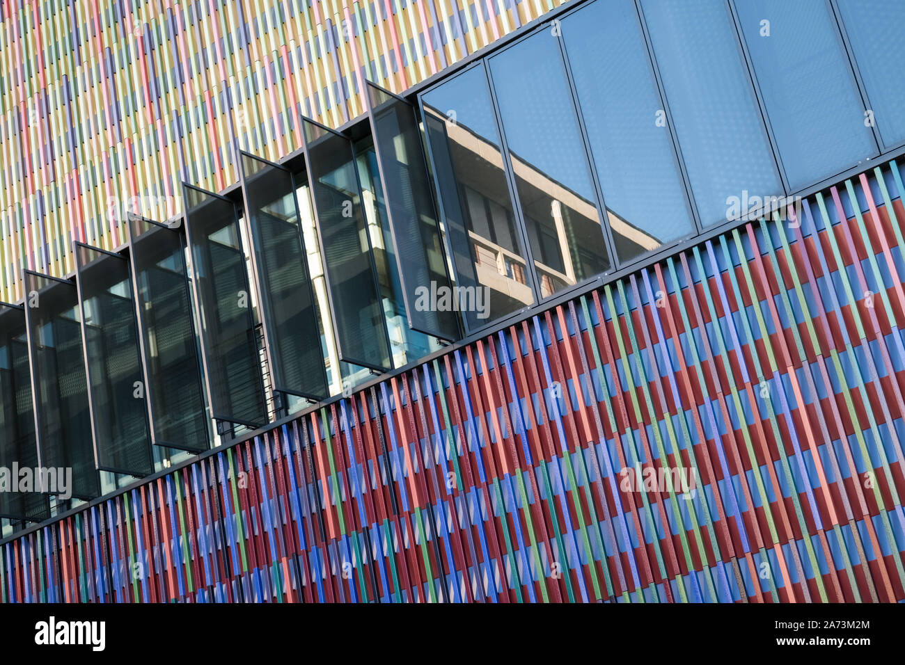 Museum Brandhorst, München, Deutschland. Außenseite der bunten Fassade ...