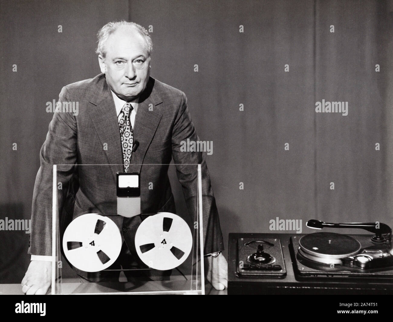 Professor Walter Bruch, deutscher Fernsehpionier und Entwickler des PAL ...