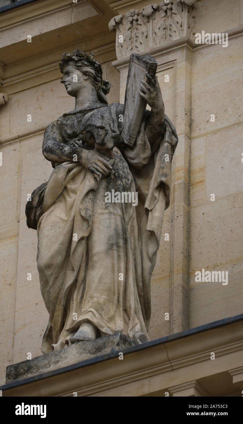 Clio statue -Fotos und -Bildmaterial in hoher Auflösung – Alamy