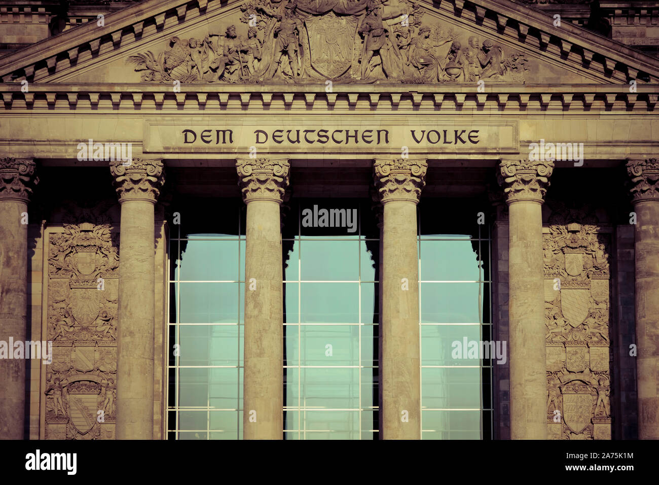 Brandenburger tor reichstag -Fotos und -Bildmaterial in hoher Auflösung ...