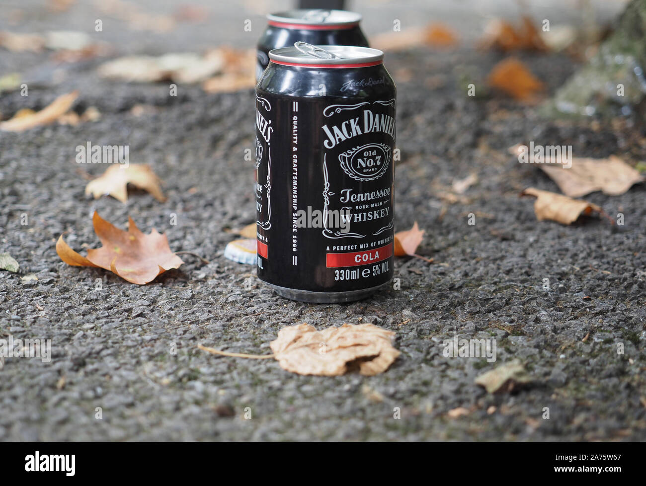 Jack daniels whiskey cola -Fotos und -Bildmaterial in hoher Auflösung ...
