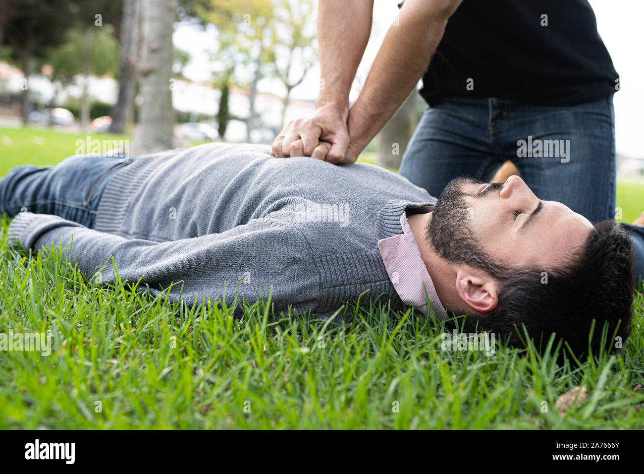 Erste Hilfe Notfall CPR-rcp auf Herzinfarkt Mann, Reanimation cardio ...