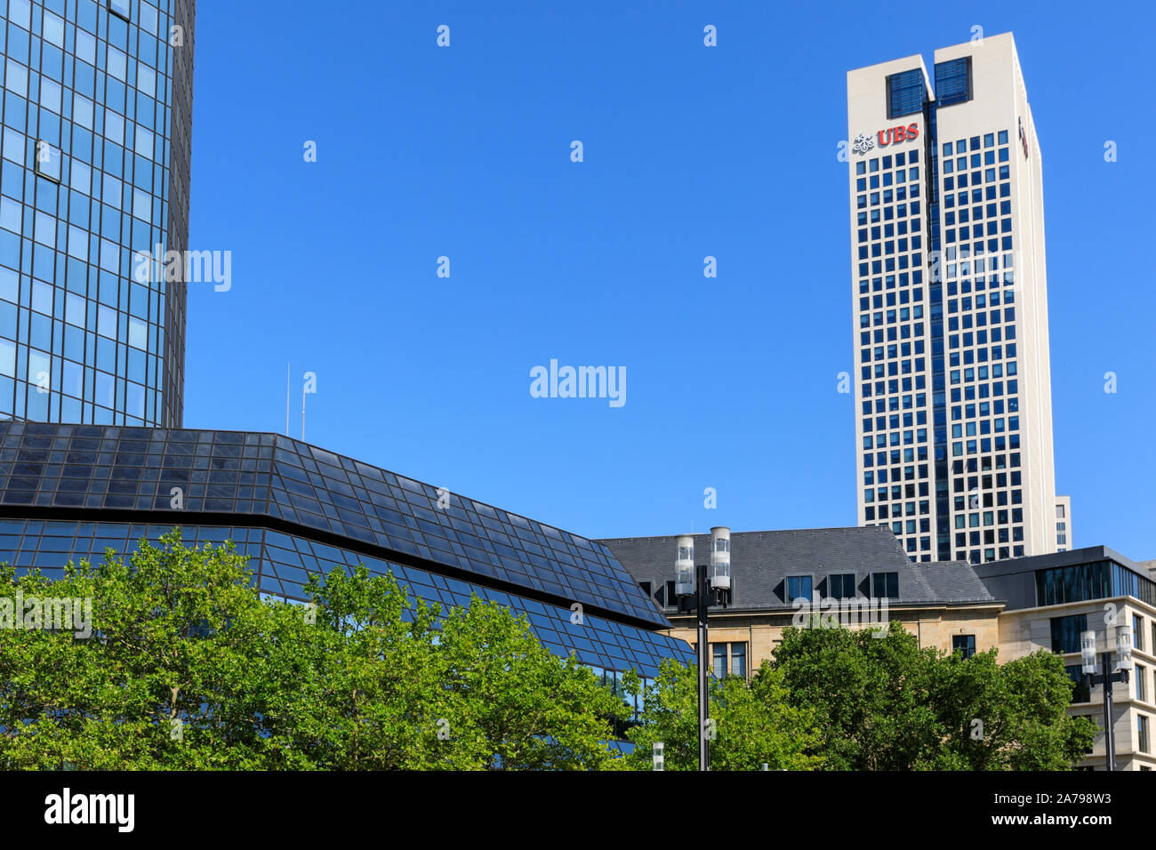 Opernturm, Opera Tower Gebäude, UBS Bank Tower und Umgebung, Frankfurt ...