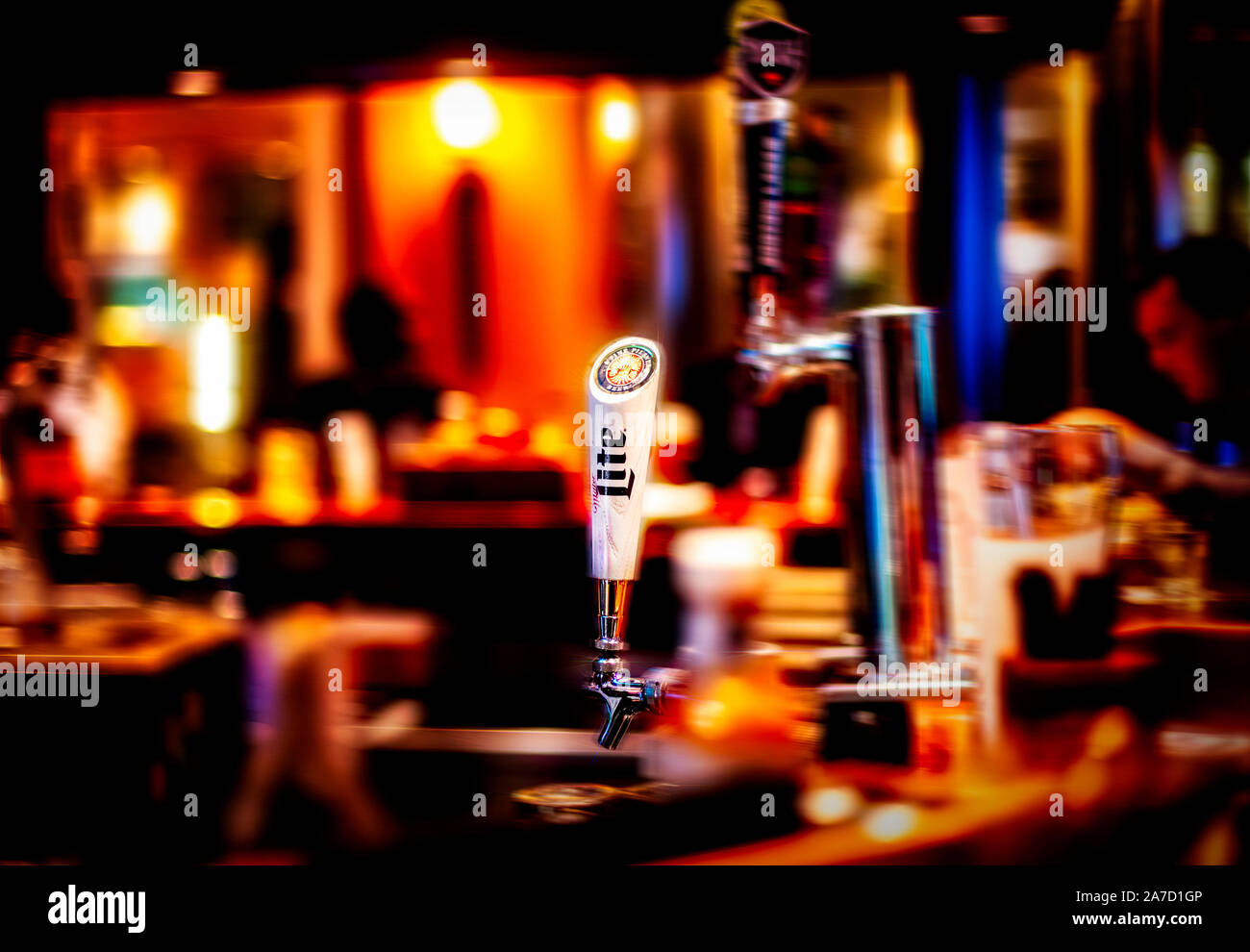 Warmes licht in der kneipe -Fotos und -Bildmaterial in hoher Auflösung ...