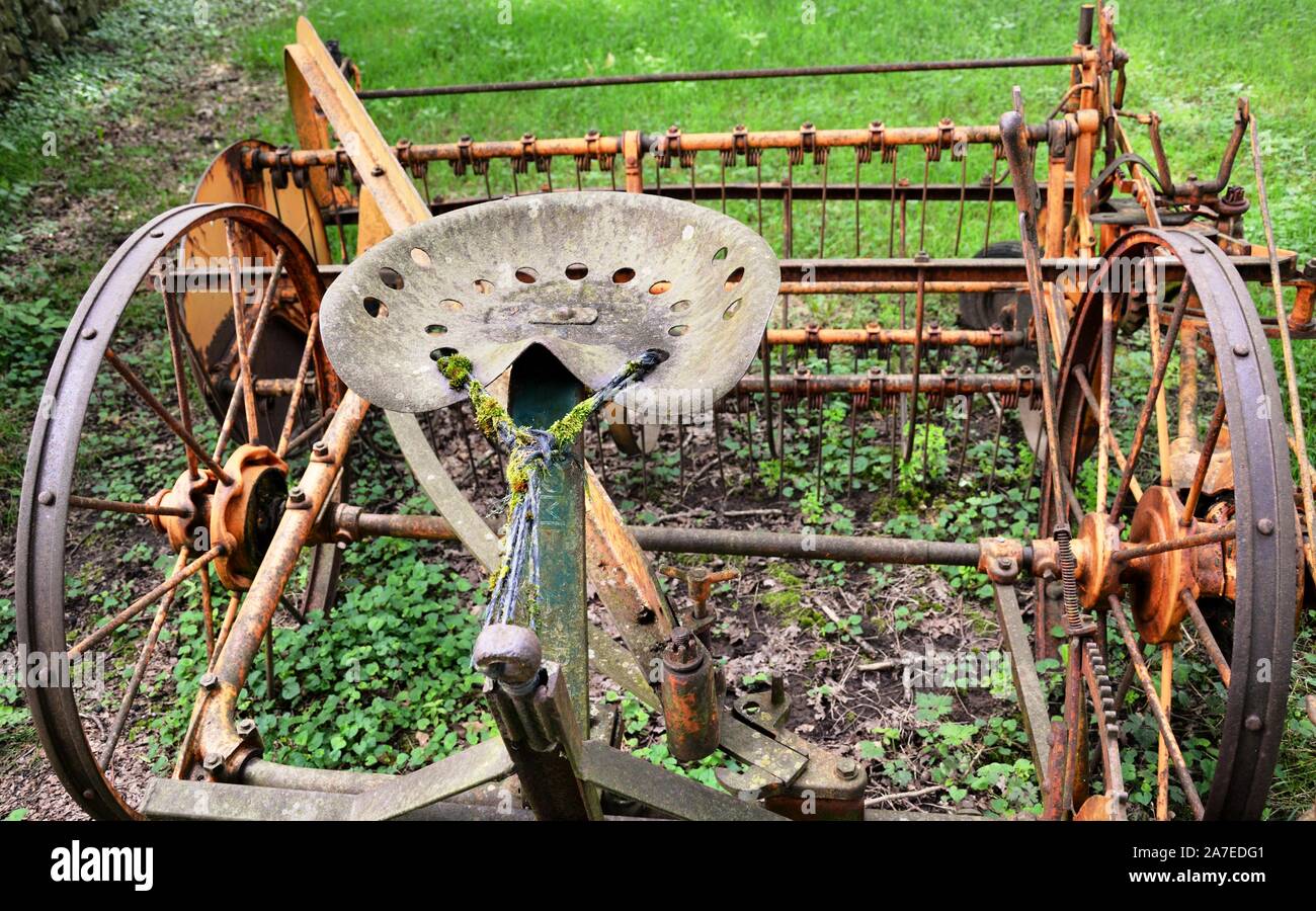 Traktor harvester federschnitt -Fotos und -Bildmaterial in hoher ...