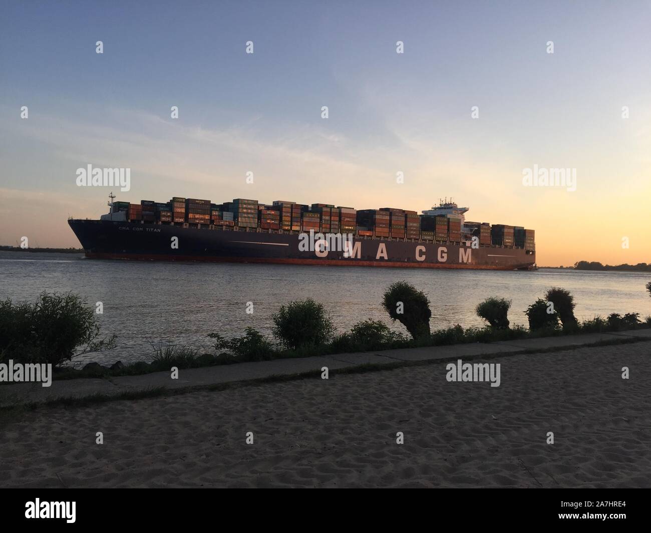 Captain container -Fotos und -Bildmaterial in hoher Auflösung – Alamy