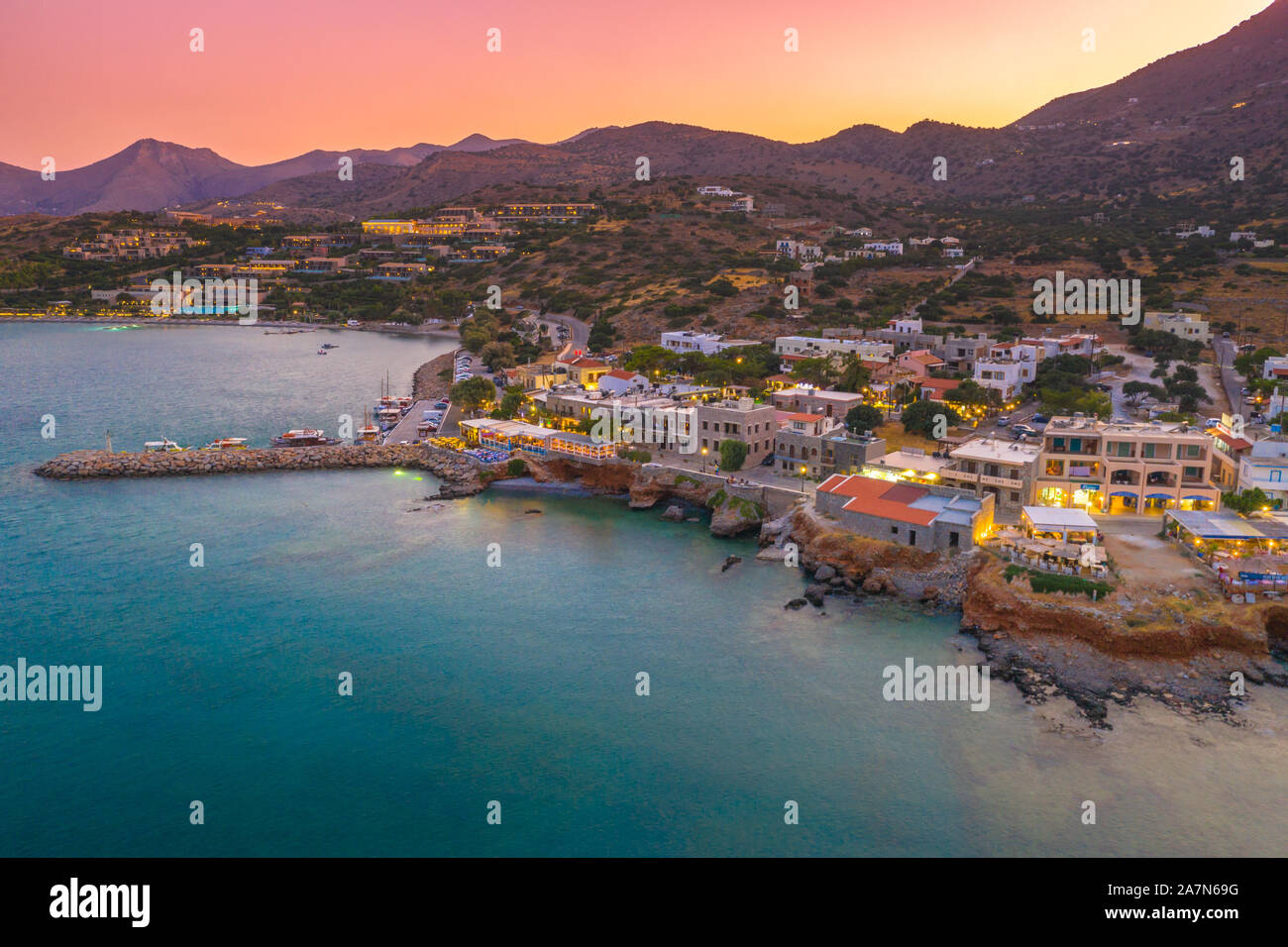 Crete plaka beach -Fotos und -Bildmaterial in hoher Auflösung – Alamy