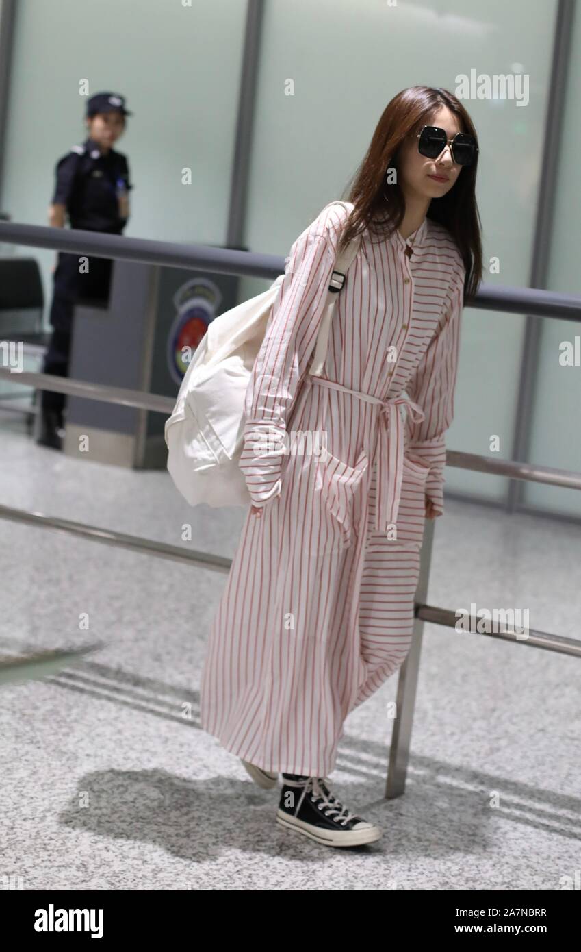 Hebe Tien Fu-chen der Taiwanese Girl Group S.H.E kommt an der Shanghai ...