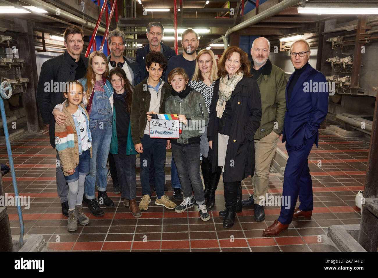 04 November 2019, Hamburg, Stapelfeld: Holger Ellermann (l-r, zweite ...