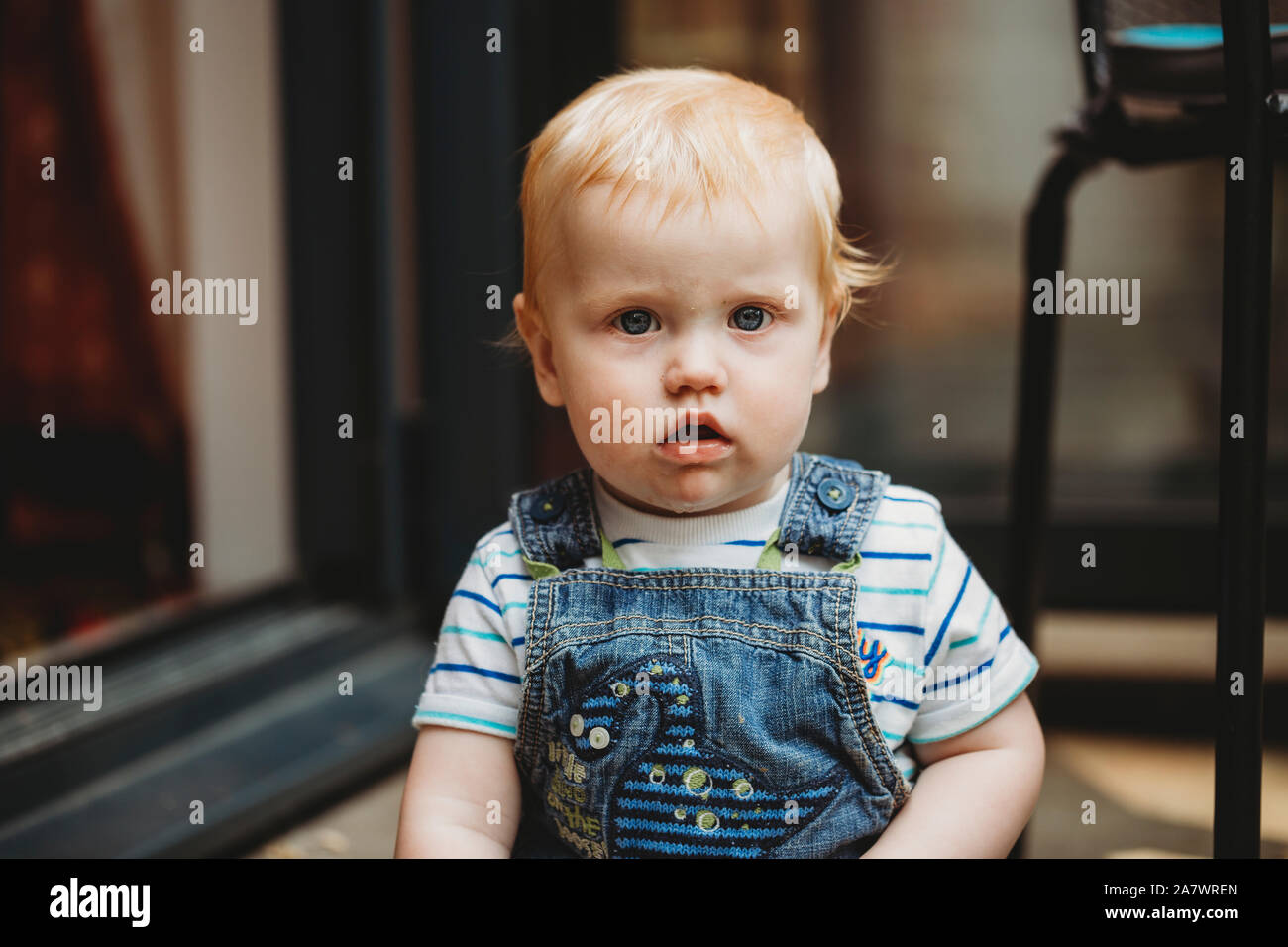 Mit Baby Sitzen Stockfotos und -bilder Kaufen - Alamy