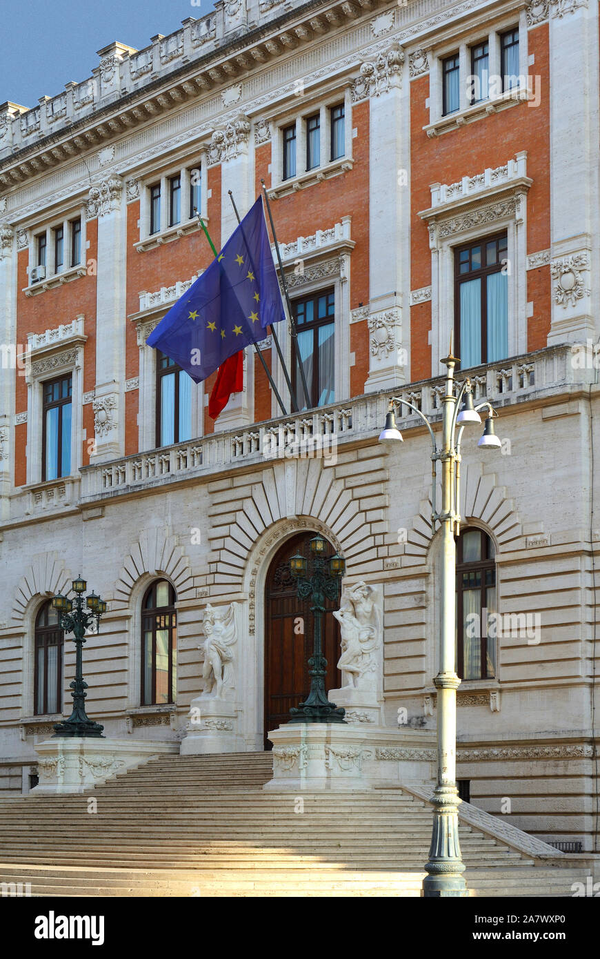 Palazzo Montecitorio mit dem Norden Fassade an der Piazza del ...