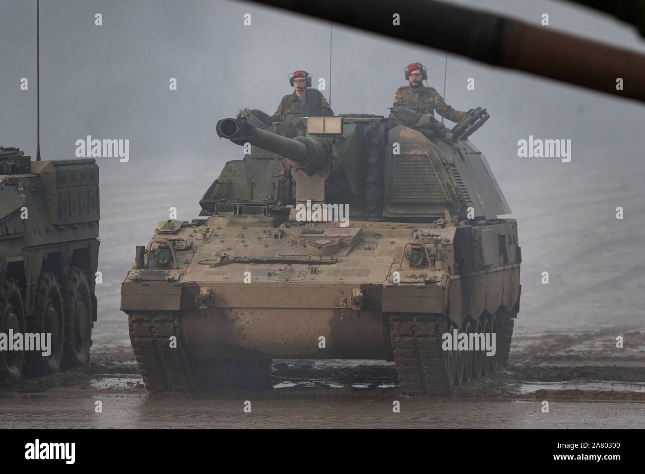 Pzh haubitze -Fotos und -Bildmaterial in hoher Auflösung – Alamy