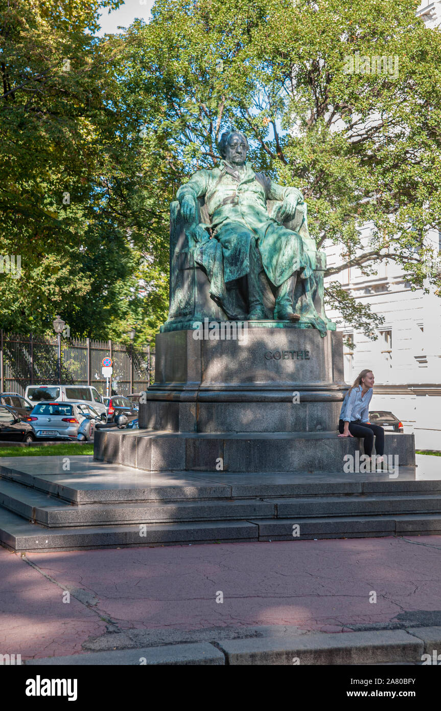 Statue johann wolfgang von goethe -Fotos und -Bildmaterial in hoher ...