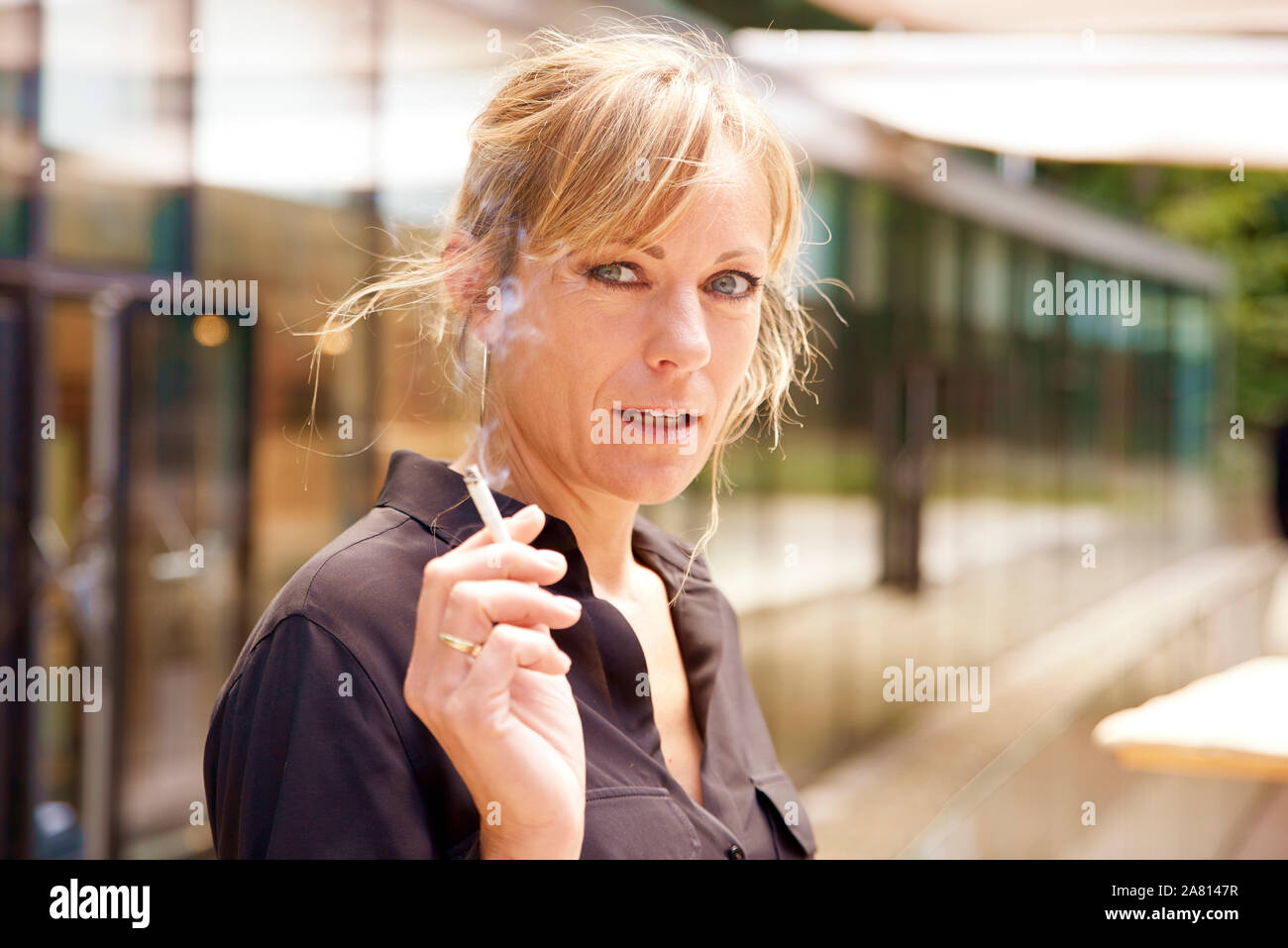 Mature Woman Smoking Cigarette Portrait Stockfotos und -bilder Kaufen ...