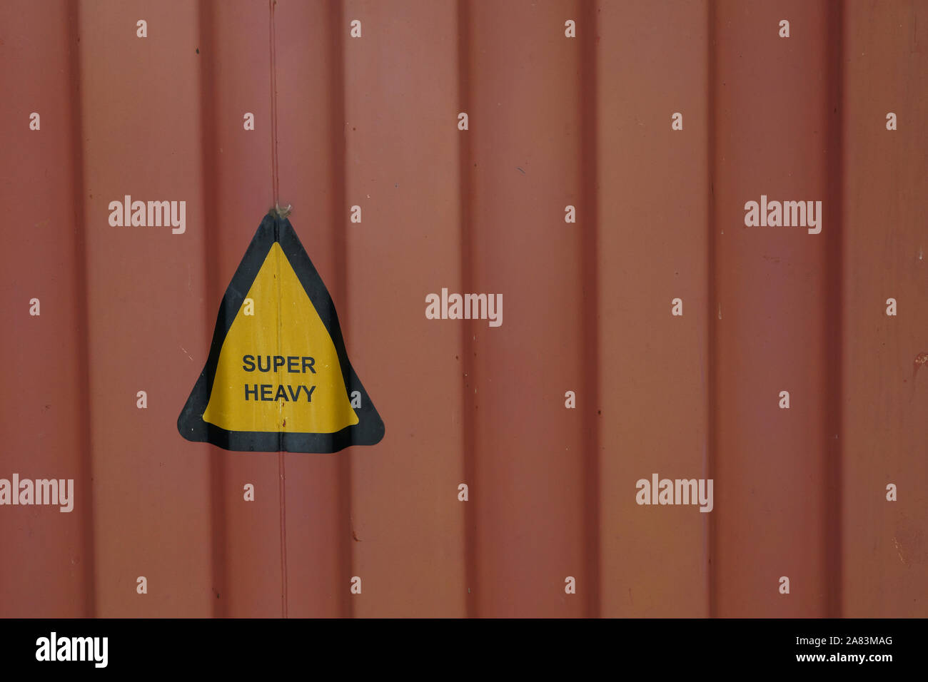 Caution heavy load sign -Fotos und -Bildmaterial in hoher Auflösung – Alamy