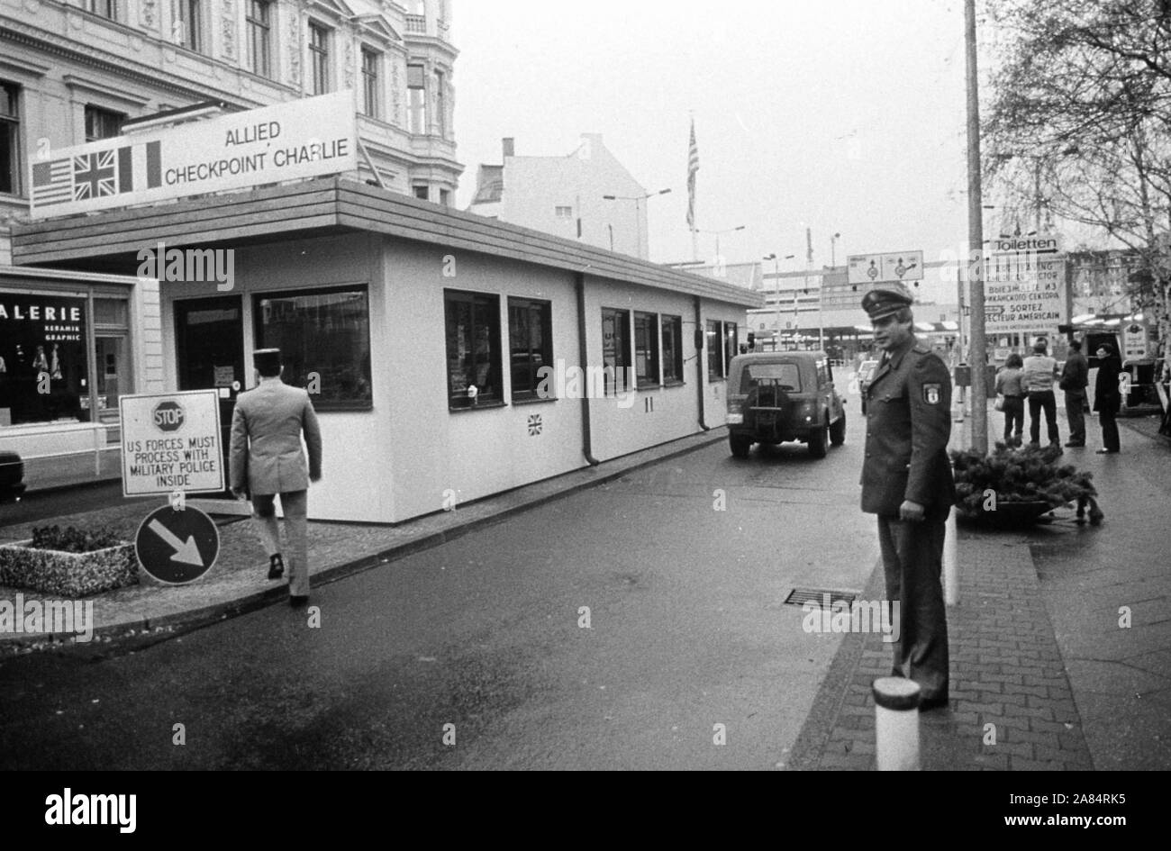 Checkpoint charlie 1989 -Fotos und -Bildmaterial in hoher Auflösung – Alamy