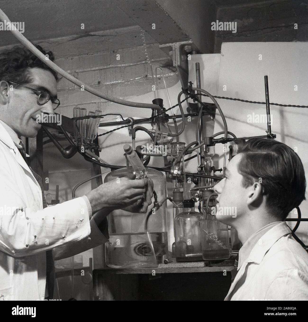 1950s experiment -Fotos und -Bildmaterial in hoher Auflösung – Alamy