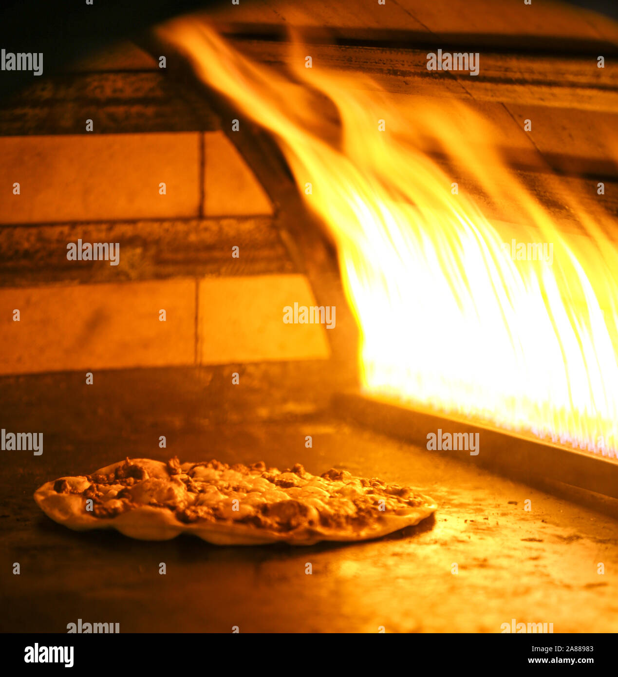 Arabische pizza -Fotos und -Bildmaterial in hoher Auflösung - Seite 2 ...