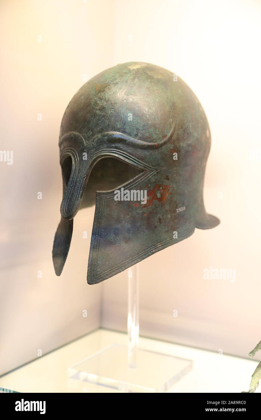 Bronze helmet -Fotos und -Bildmaterial in hoher Auflösung – Alamy