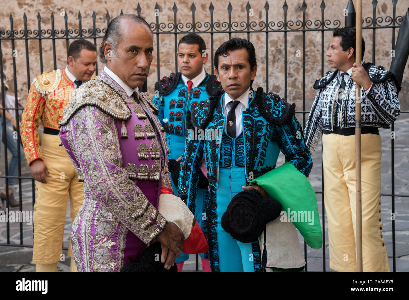 Mexikanische Matadore vorbereiten, als sie warten den Ring für ihre ...