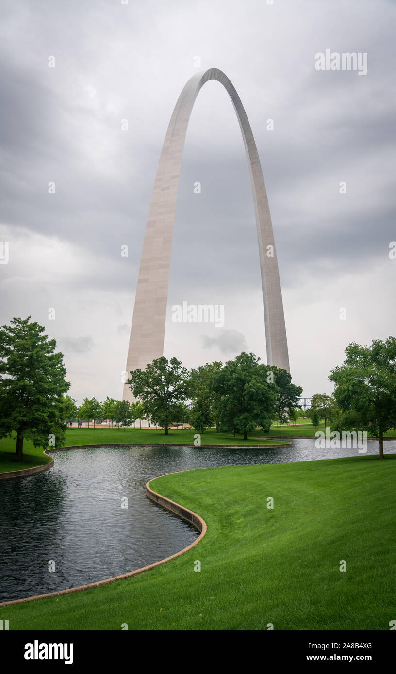 Equilateral arch -Fotos und -Bildmaterial in hoher Auflösung – Alamy