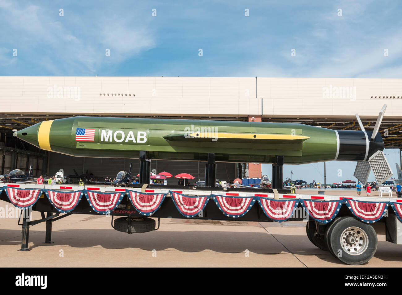 Ein inertes Version der GBU-43/B Massive Ordnance Air Blast MOAB Bombe ...