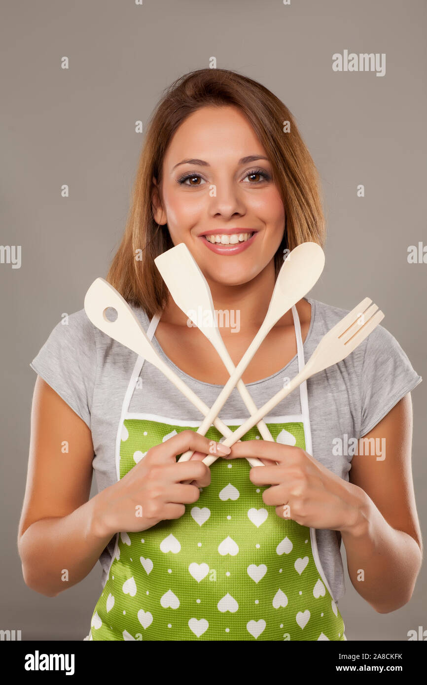Hausfrau schuerze -Fotos und -Bildmaterial in hoher Auflösung – Alamy