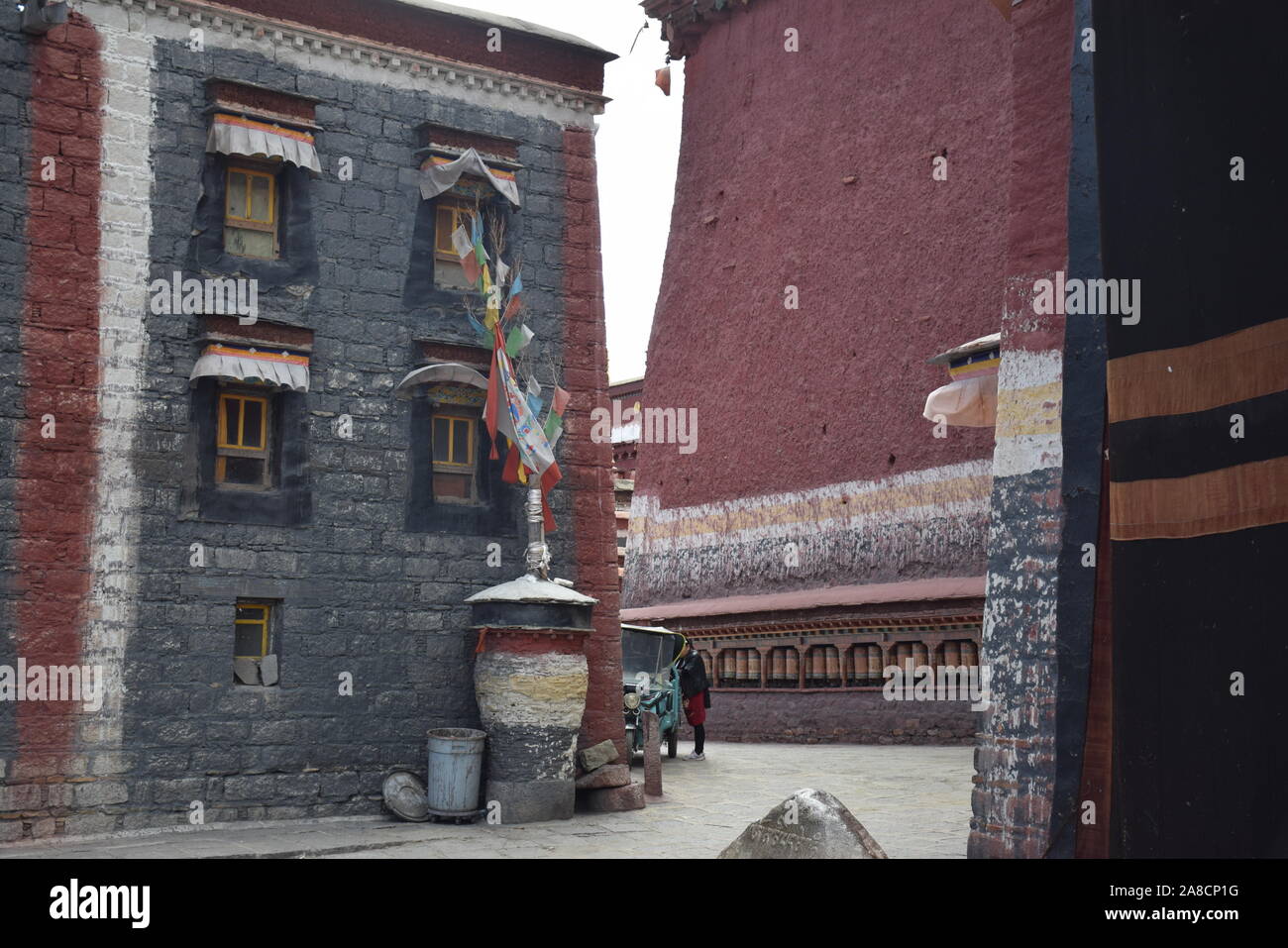 Ansicht des Klosters Sakya in der Nähe Xigaze in Tingri County, Tibet ...