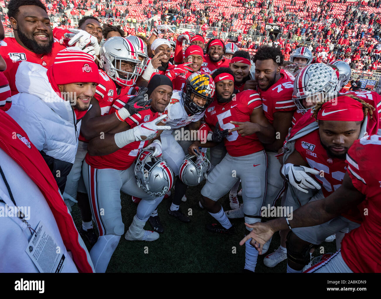 Columbus, Ohio, USA. 9 Nov, 2019. Ohio State Buckeyes Spieler pose mit ...