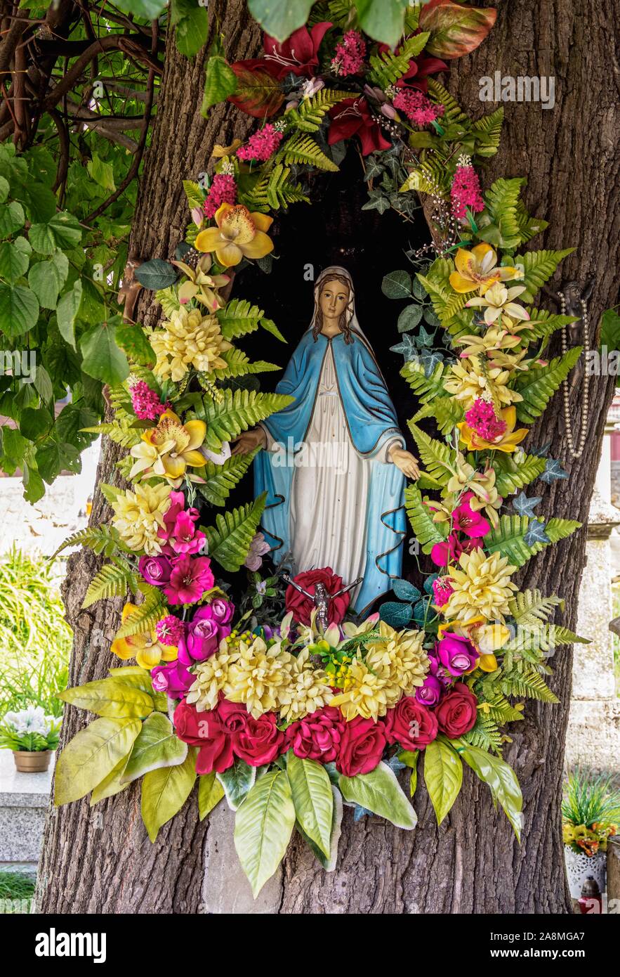 Virgin Mary Madonna Statue Shrine Stockfotos und -bilder Kaufen - Alamy