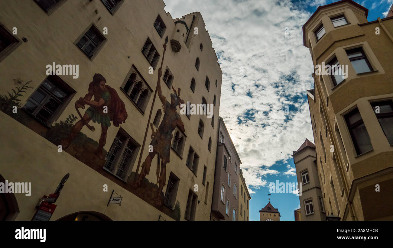 Goliathhaus mit fresko von david und goliath -Fotos und -Bildmaterial ...