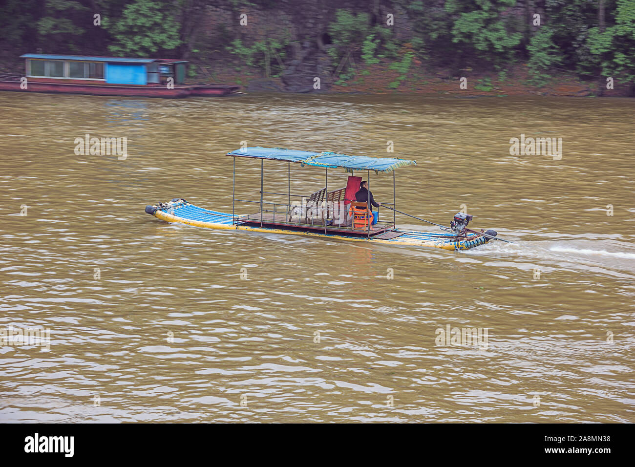 Kleines flussboot kreuzfahrt china -Fotos und -Bildmaterial in hoher ...