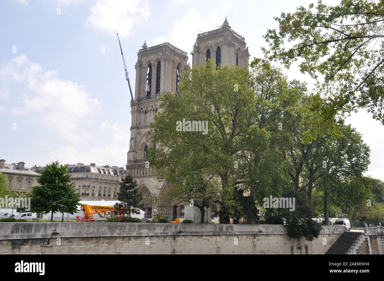 Notre dame de paris ruinen -Fotos und -Bildmaterial in hoher Auflösung ...