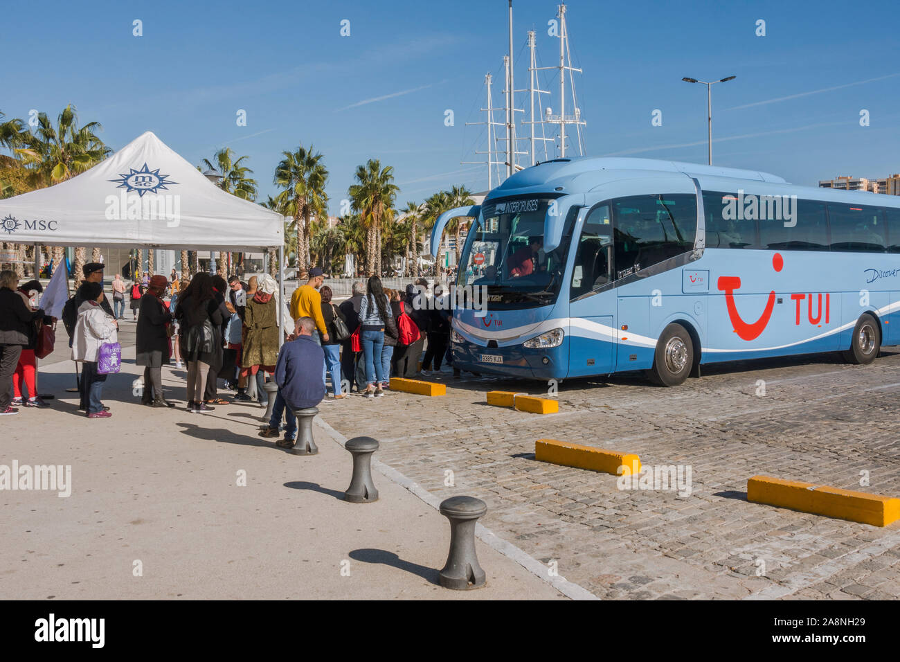 Urlauber Futter bis auf eine Tour mit dem Bus von TUI, Shuttle Bus ...