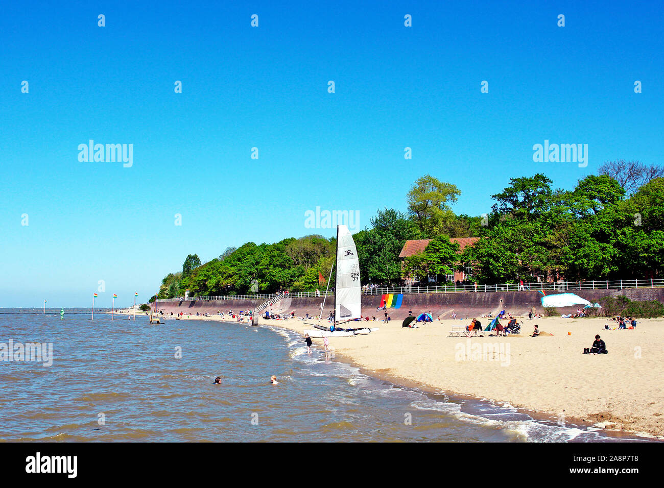 Der Strand von Dangast, Katamaran, Badegäste, Nordseebad, Jadebusen ...