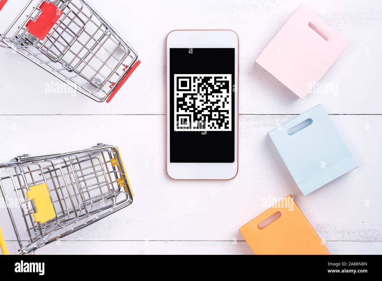 Gelbe farbe qr code -Fotos und -Bildmaterial in hoher Auflösung – Alamy