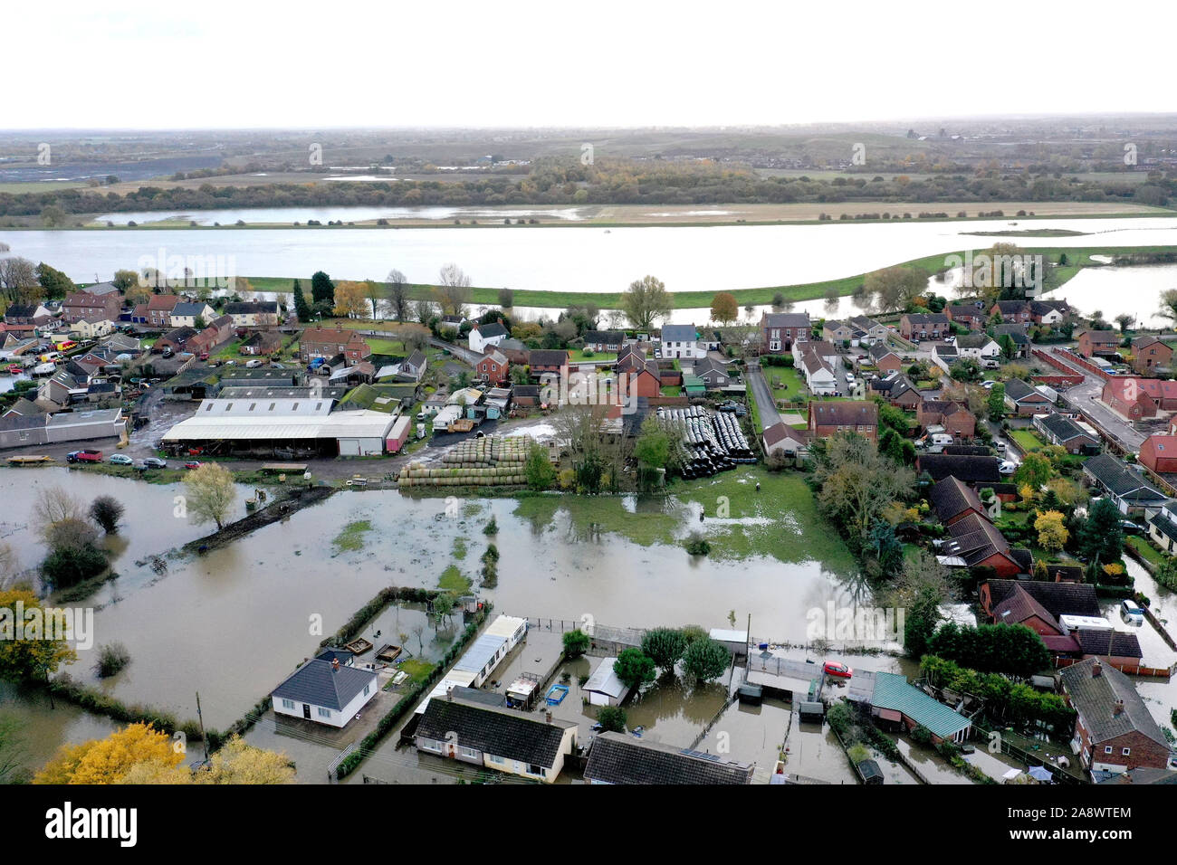Ein Blick auf das Hochwasser in Fishlake, in Doncaster, South Yorkshire ...