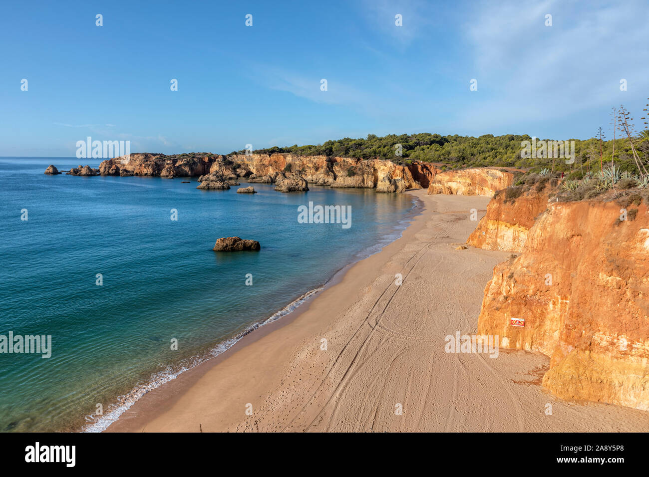 Faro portugal beach -Fotos und -Bildmaterial in hoher Auflösung – Alamy
