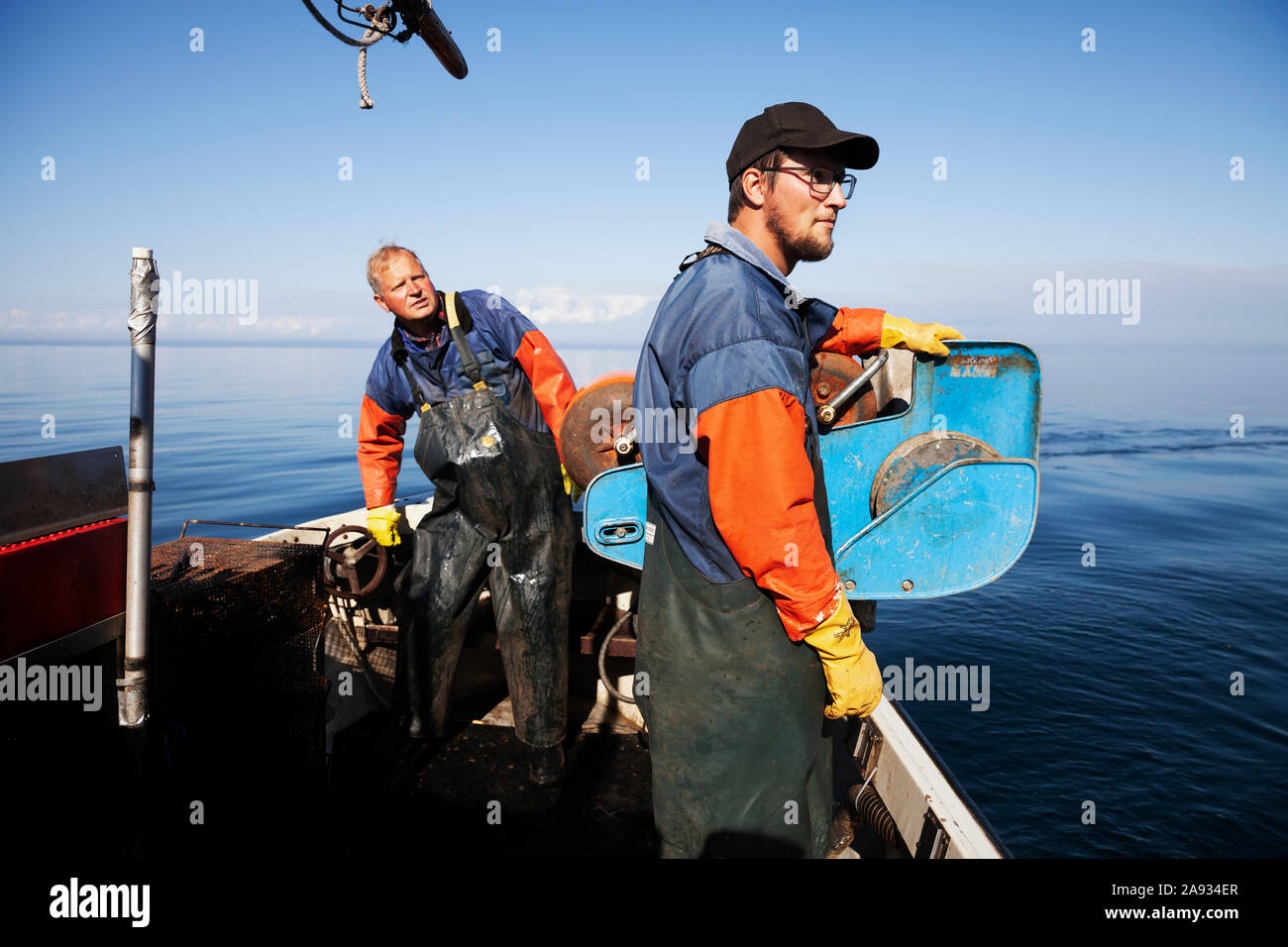 Fischer auf dem boot -Fotos und -Bildmaterial in hoher Auflösung – Alamy