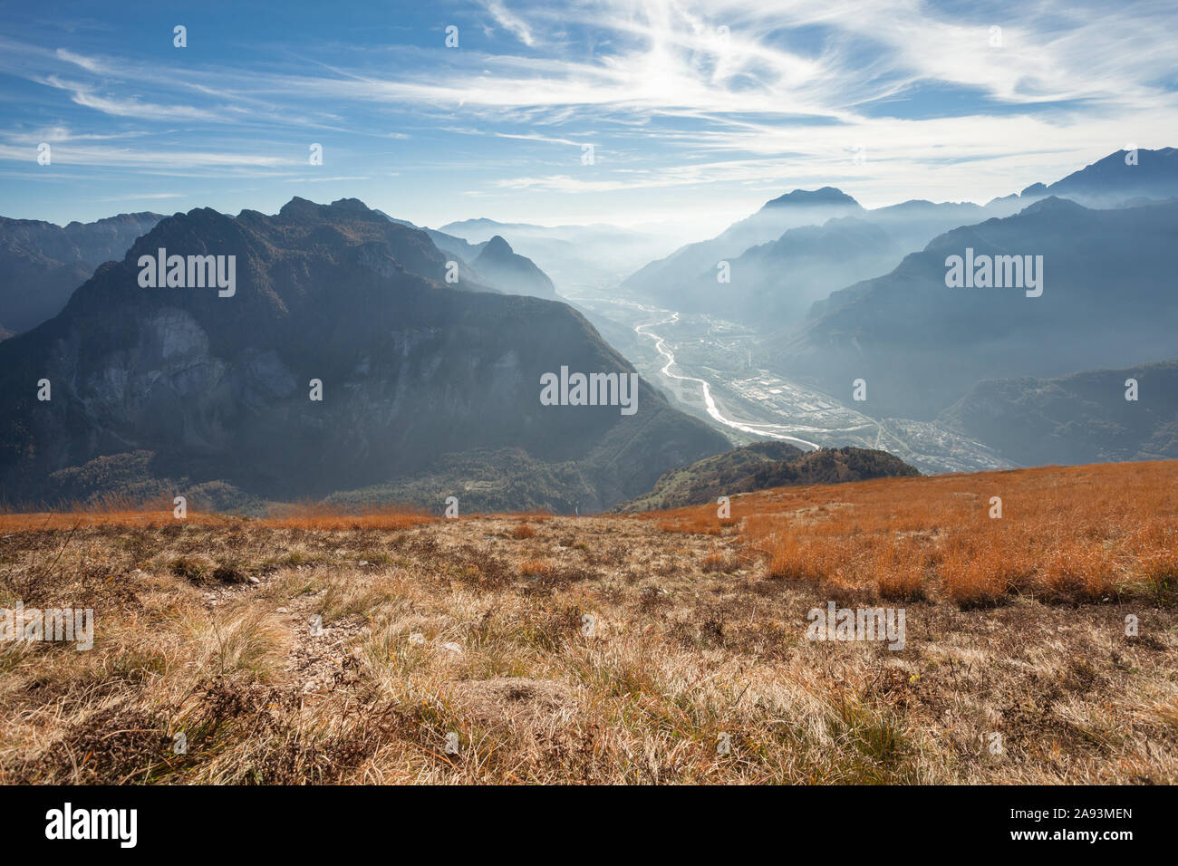 Katastrophe longarone dam -Fotos und -Bildmaterial in hoher Auflösung ...